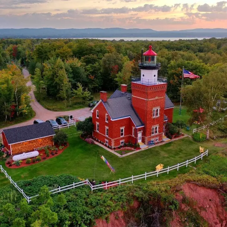 13 Amazing Lighthouse Houses You Need To See