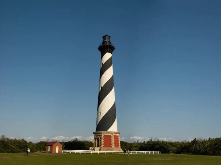 13 Amazing Lighthouse Houses You Need To See