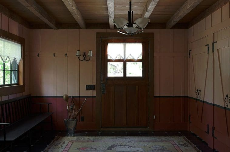 Anne Hathaway's Relaxing Country Home In California