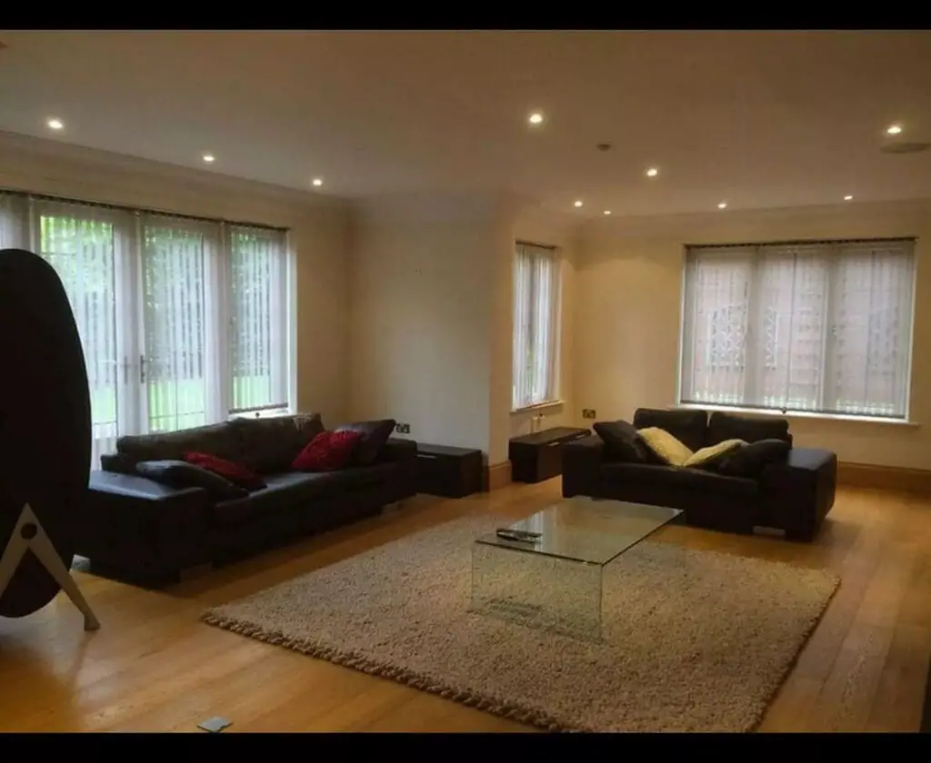 Luke Shaw's Luxurious House: A Peek into the House