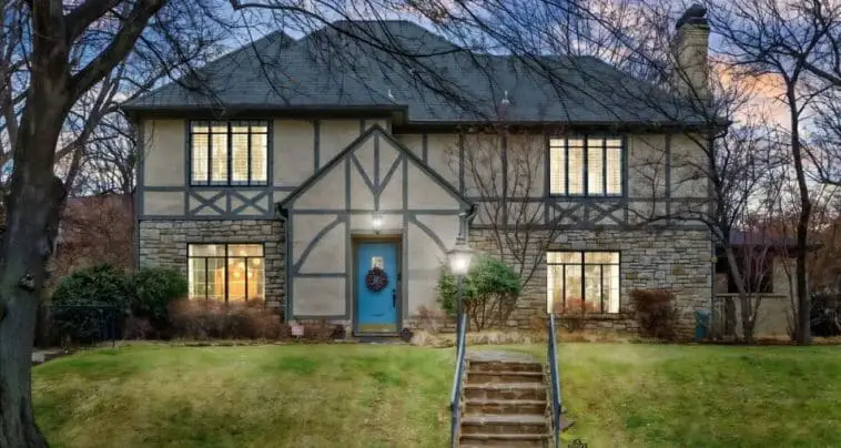 Zach Bryan's House: A Rustic Retreat in Massachusetts