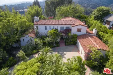 See Where Tom Hanks Live - A House in Pacific Palisades