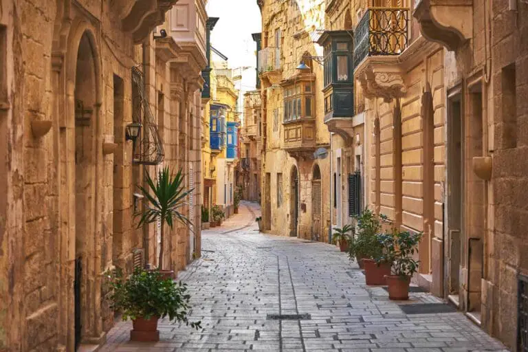 The Intricate Tapestry of Maltese Architecture: A Historical and ...