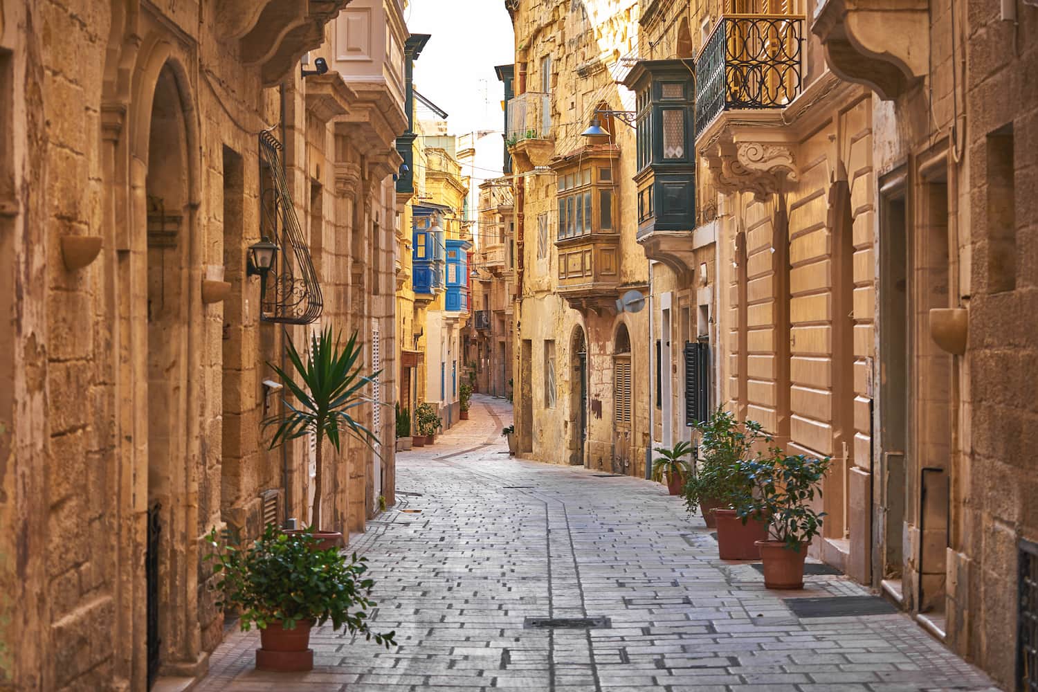 The Intricate Tapestry of Maltese Architecture: A Historical and ...