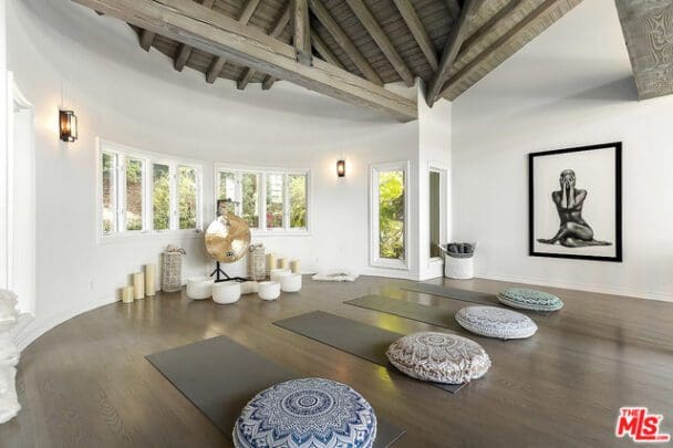 Selena Gomez’s Encino House: Where is Her House Located?