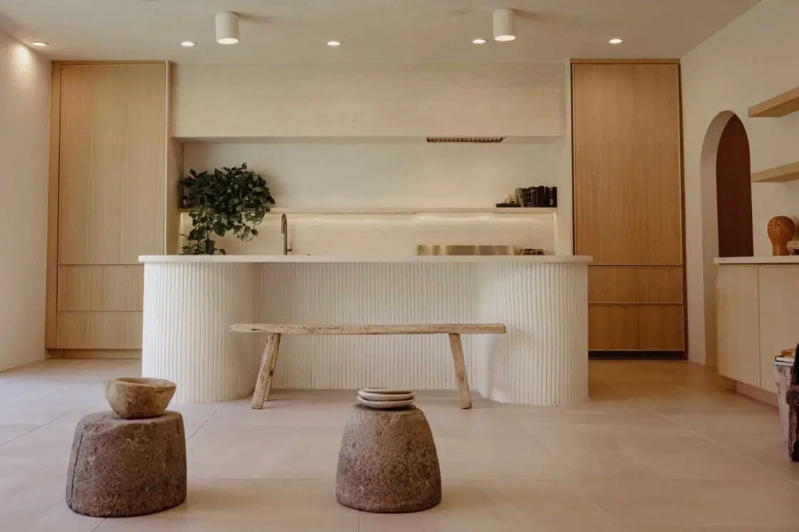 Shawn Mendes' House in Beverly Grove, Los Angeles: A Closer Look