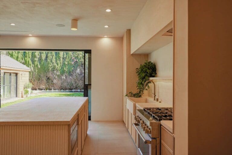 Shawn Mendes' House in Beverly Grove, Los Angeles: A Closer Look