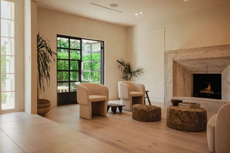 Shawn Mendes' House in Beverly Grove, Los Angeles: A Closer Look