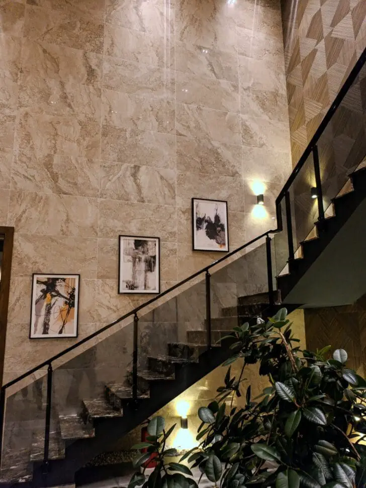 Here's Your Guide To The Types Of Handrails For Stairs