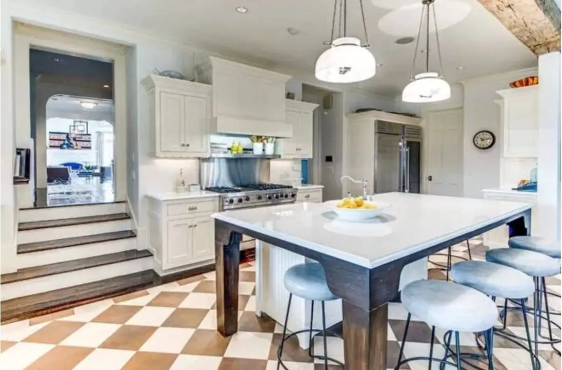 Going Inside Alec Baldwin's House - A Modern East Hampton Farmhouse