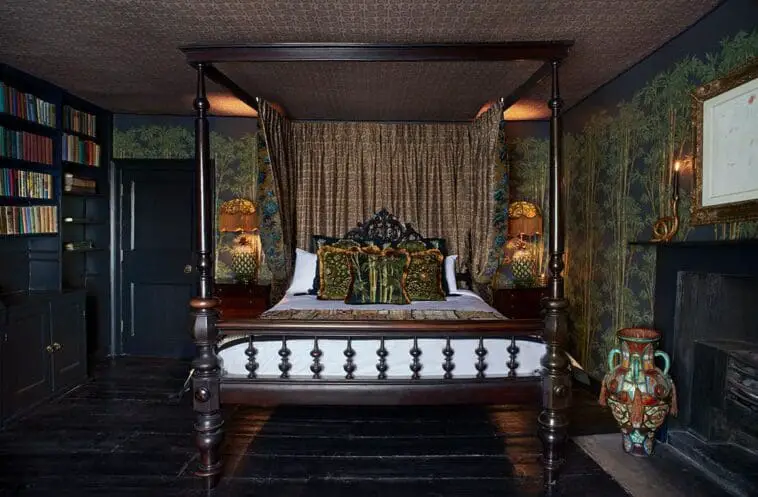 Discovering Kate Moss’ Tranquil Cotswolds House