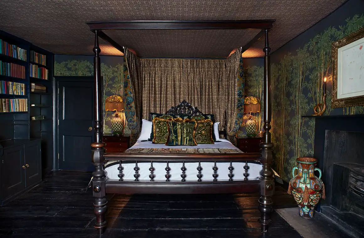 Discovering Kate Moss’ Tranquil Cotswolds House