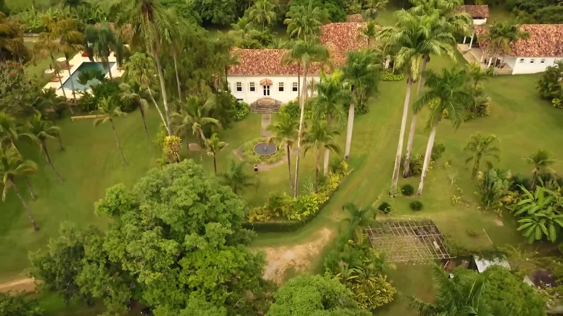 Let's Step Inside Lenny Kravitz's House: Inside His Brazilian Home