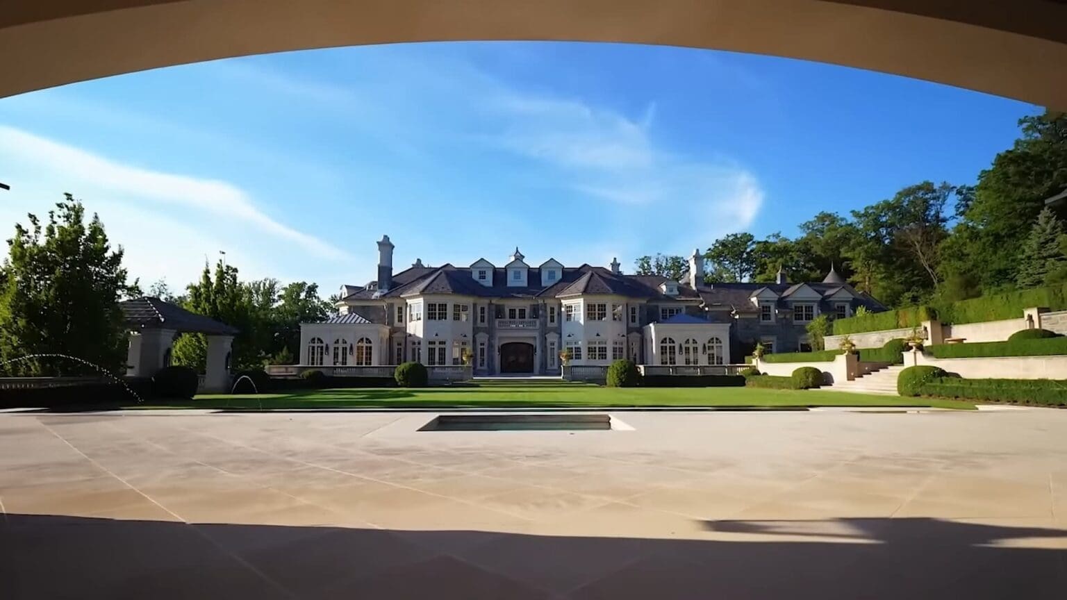 Howard Stern's House Tour: Luxe Living Across America