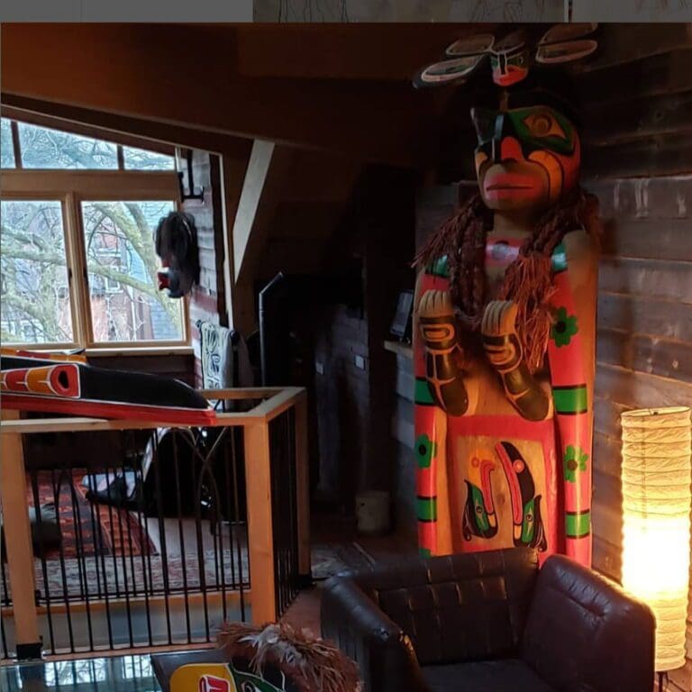 Jordan Peterson's House: Toronto's Charm and Miami's Luxury