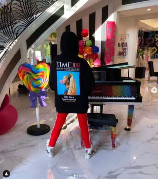 Discovering JoJo Siwa's Home: A $3.4 Million House in Tarzana