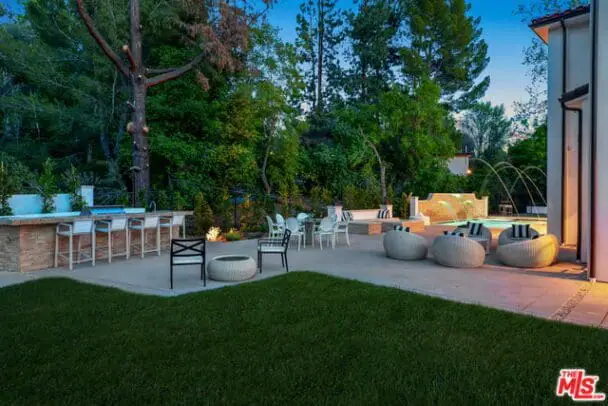 Discovering JoJo Siwa's Home: A $3.4 Million House in Tarzana