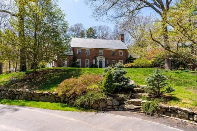 Bill Belichick's House in Hingham, Massachusetts: A Peek Inside