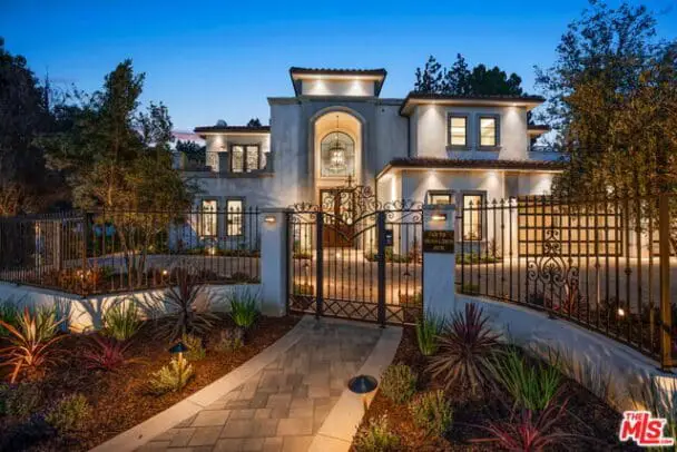 Discovering JoJo Siwa's Home: A $3.4 Million House in Tarzana