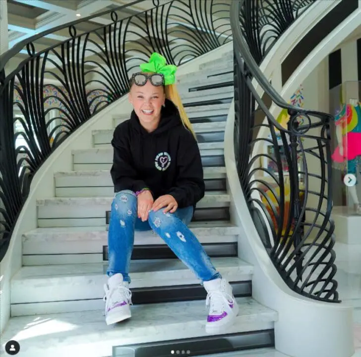 Discovering JoJo Siwa's Home: A $3.4 Million House in Tarzana