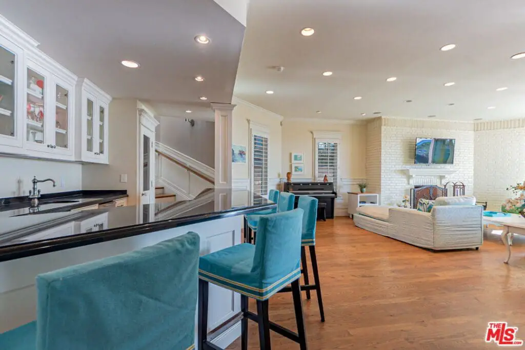 Hannah Montana's House in Malibu: A Peek Inside the Iconic Home