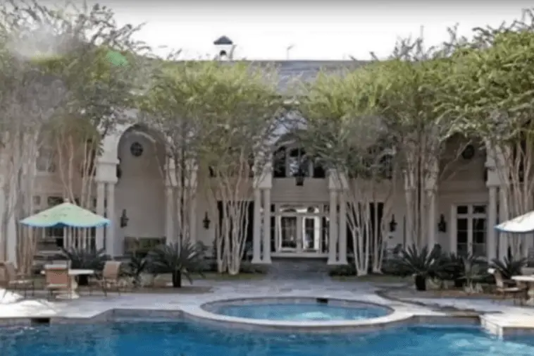 Exploring Brett Favre's House in Mississippi: A Football Legend's Retreat