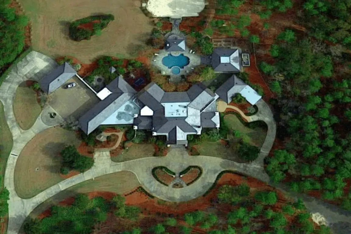 Exploring Brett Favre's House in Mississippi: A Football Legend's Retreat